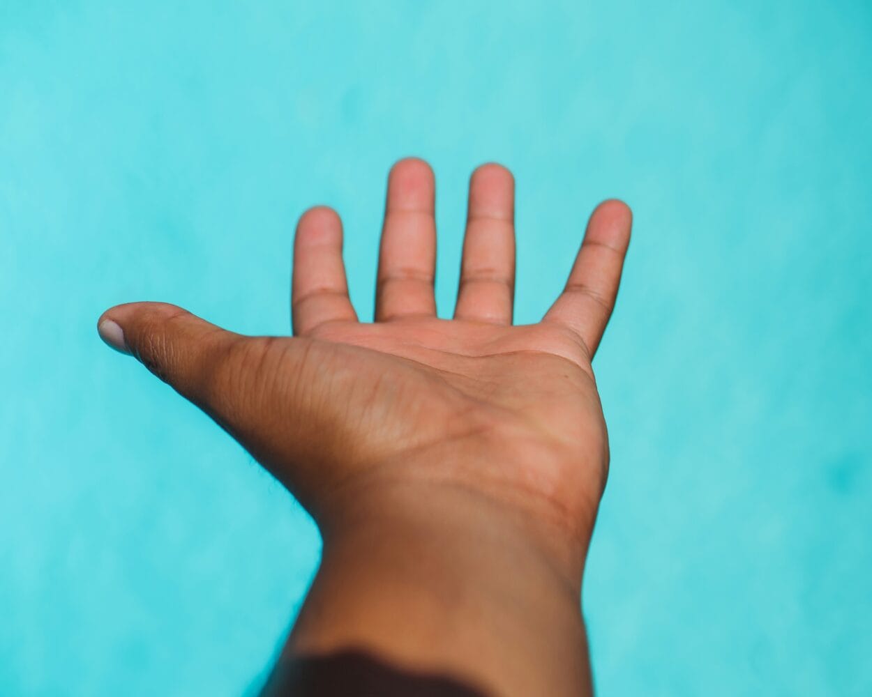 Signal Shifts: Non-Verbal Cues That Make Others Want to Follow ...